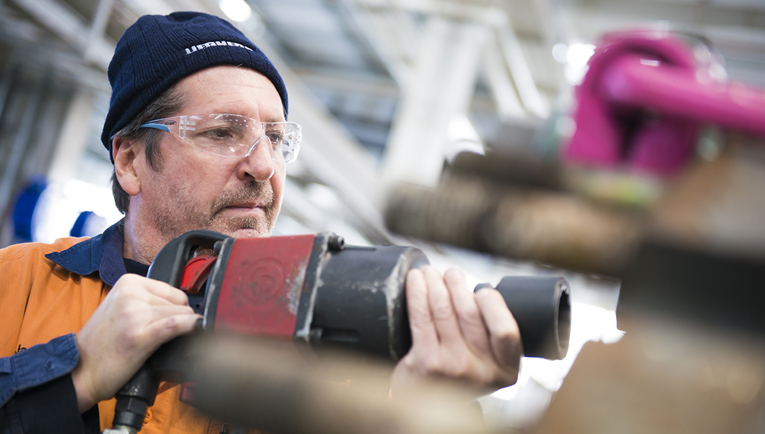 Efficient compressed air solution for Liebherr-Australia - KAESER ...